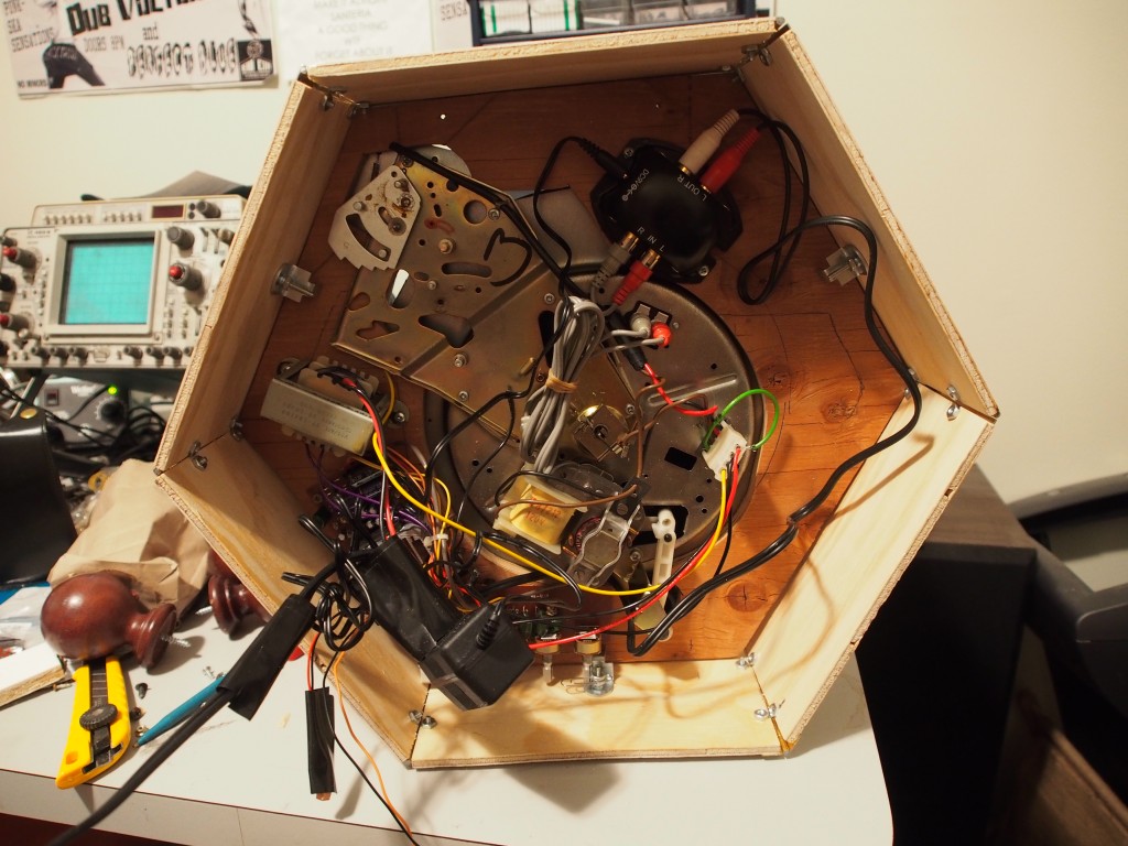 Record player, mounted – Cassettepunk